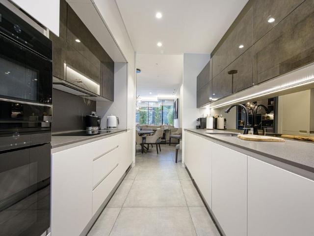 Pentland Close, Cricklewood, London. 3 bed house to rent £4,500 pcm £1,038 pw