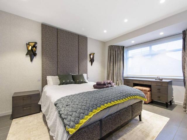 Pentland Close, Cricklewood, London. 3 bed house to rent £4,500 pcm £1,038 pw