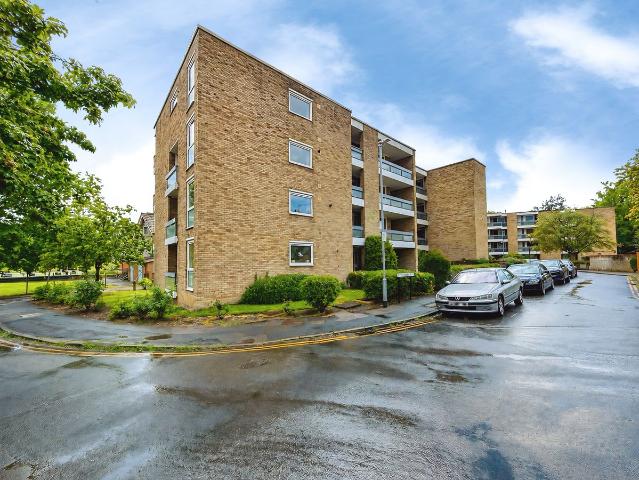 Pentlands Court, Cambridge CB4, 3 bed flat to rent, £1,600 pcm | PrimeLocation