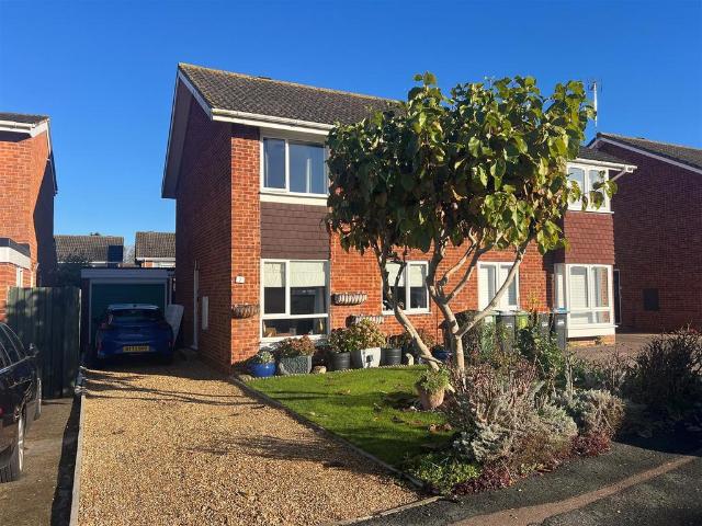 Pentlands, Fullers Slade, Milton. 3 bed semi detached house to rent £1,395 pcm £322 pw