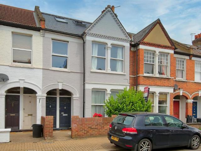 Penwith Road Earlsfield London 2 bed maisonette to rent £2,450 pcm £565 pw