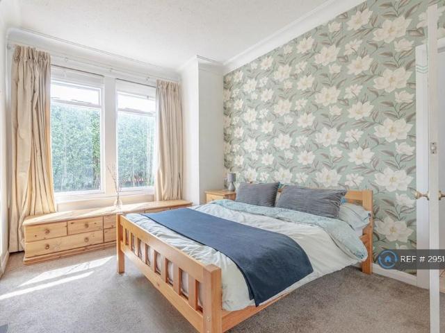 Penwith Road, London, SW18 2 bed flat to rent £2,200 pcm £508 pw