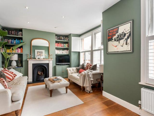 Penwith Road, Southfields, SW18 3 bed maisonette to rent £3,500 pcm £808 pw