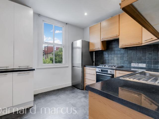 Penwortham Road, Furzedown, Streatham SW16, 2 bed flat to rent, £2,100 pcm | PrimeLocation