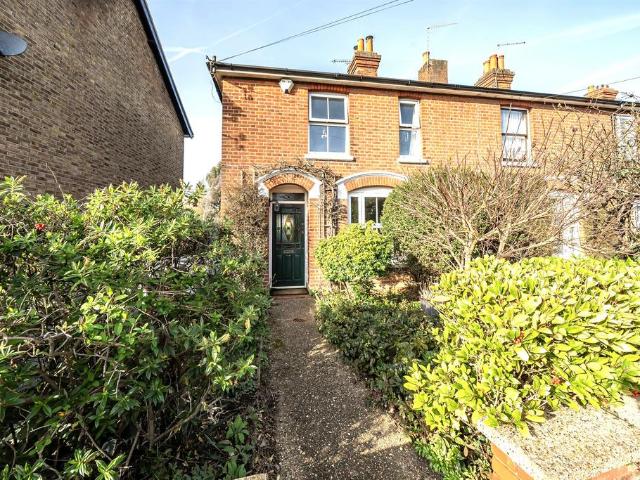 Penyston Road, MAIDENHEAD 2 bed terraced house to rent £1,950 pcm £450 pw