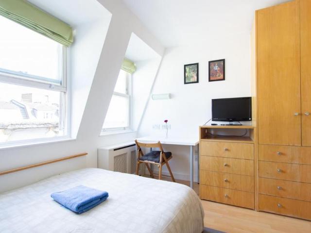 Penywern Road, Earls Court, London SW5 Studio to rent £1,820 pcm £420 pw