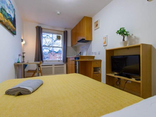Penywern Road, Earls Court, London, SW5 Studio to rent £1,820 pcm £420 pw