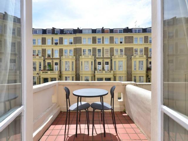 Penywern Road, Earls Court, London, SW5 Studio to rent £1,972 pcm £455 pw
