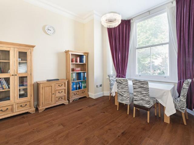 Penywern Road, Earls Court SW5 2 bed flat to rent £3,800 pcm £877 pw