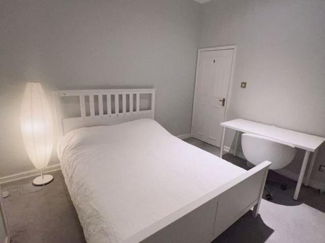 Penywern Road, London SW5, 3 bed flat to rent, £3,900 pcm | PrimeLocation