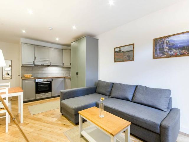 Penywern Road, London SW5 Studio to rent £2,102 pcm £485 pw