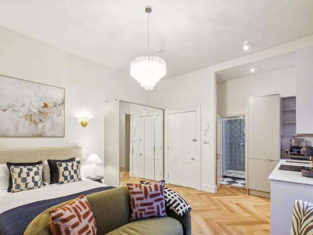 Penywern Road, SW5 Studio to rent £3,250 pcm £750 pw