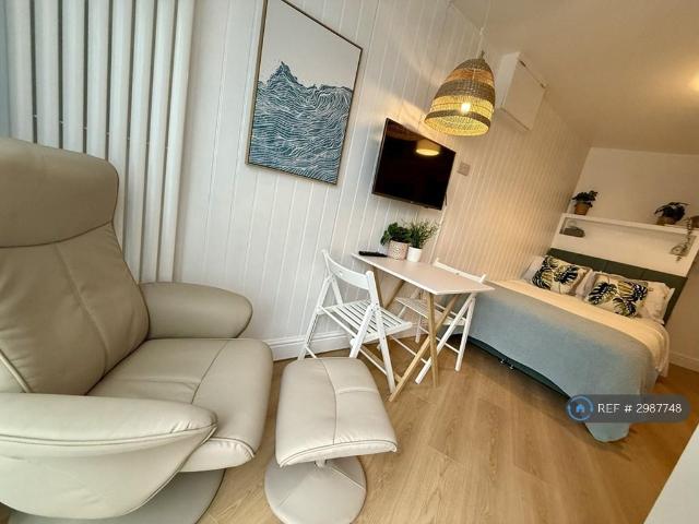 Penzance, Penzance, TR18 Studio to rent £1,050 pcm £242 pw