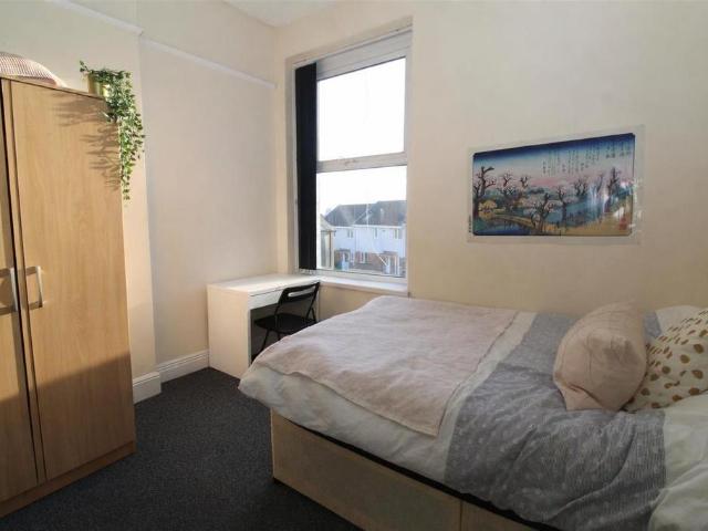 Pen Y Wain Road, Cardiff CF24 6 bed house to rent £3,090 pcm £713 pw