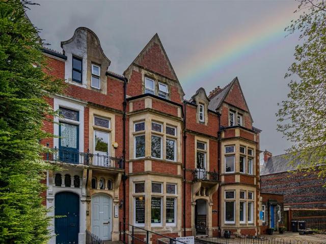 Pen Y Lan Road, Cardiff CF23 2 bed apartment to rent £1,650 pcm £381 pw