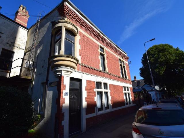 Pen Y Lan Road, Cardiff 2 bed ground floor flat to rent £1,125 pcm £260 pw