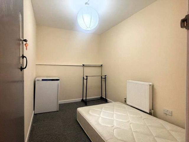 Penarth Road, Cardiff CF11, Room to rent, £400 pcm | PrimeLocation