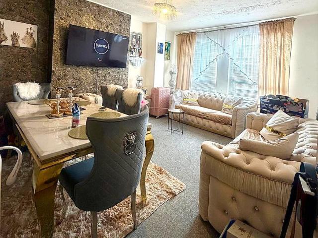Penarth Road, Cardiff CF11, 2 bed flat to rent, £1,250 pcm | PrimeLocation