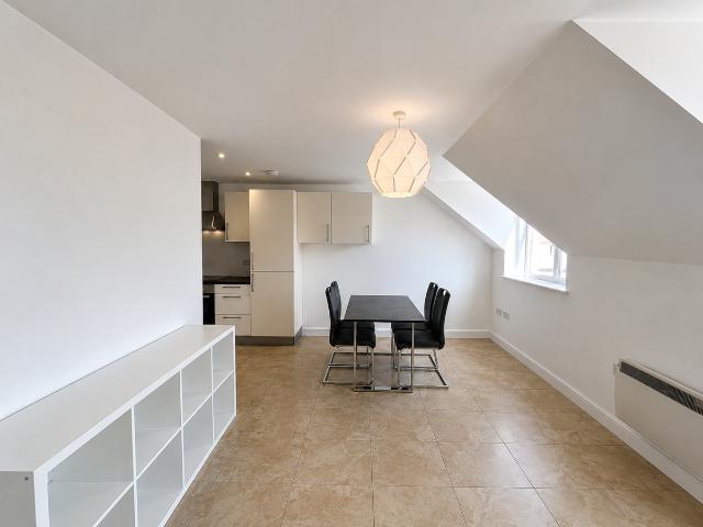 Penarth Road, Cardiff CF11, 2 bed flat to rent, £1,200 pcm | PrimeLocation