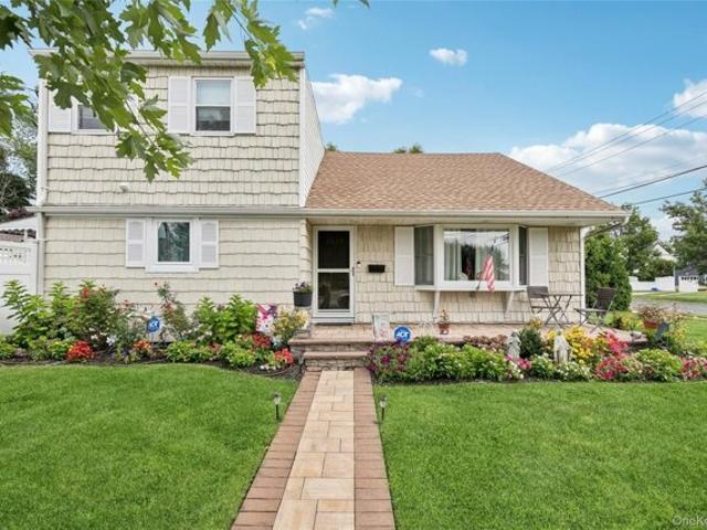 Penatiquit Ave, Seaford, Home For Sale