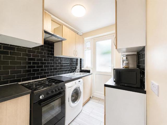 Penbury Road, Norwood Green UB2 3 bed terraced house to rent £2,100 pcm £485 pw