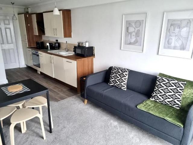 Pencisley Road, Llandaff, Cardiff 2 bed apartment to rent £1,150 pcm £265 pw