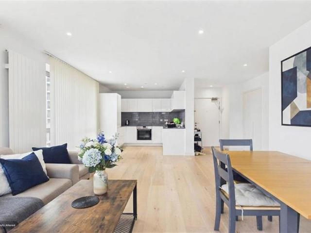Pendant Court, E16 1 bed flat to rent £2,150 pcm £496 pw