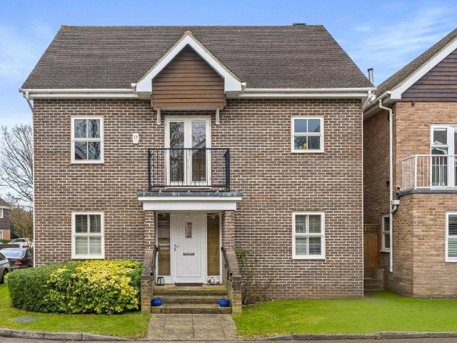 Pendenza, Cobham, Surrey, KT11 4 bed house to rent £4,350 pcm £1,004 pw