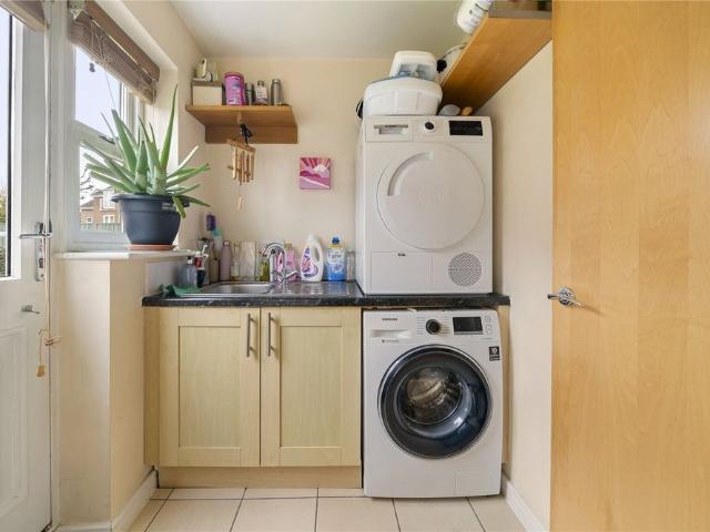 Pendenza, Stoke Road, KT11