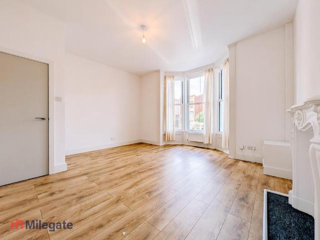 Pendennis Road, London SW16 1 bed flat to rent £1,750 pcm £404 pw