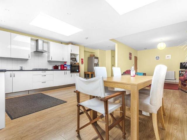 Pendennis Road, Streatham Hill. 4 bed house to rent £3,595 pcm £830 pw