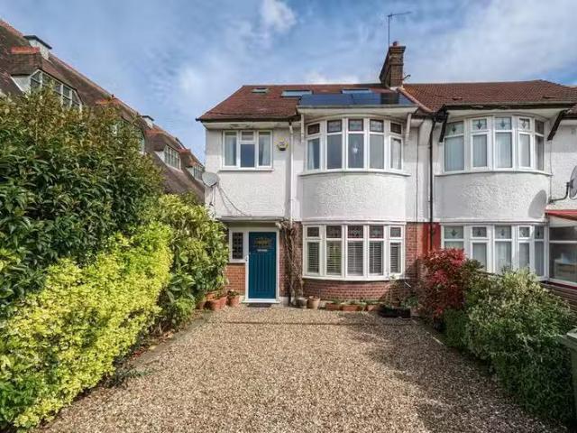 Pendennis Road, Streatham, SW16 4 bed terraced house for sale.