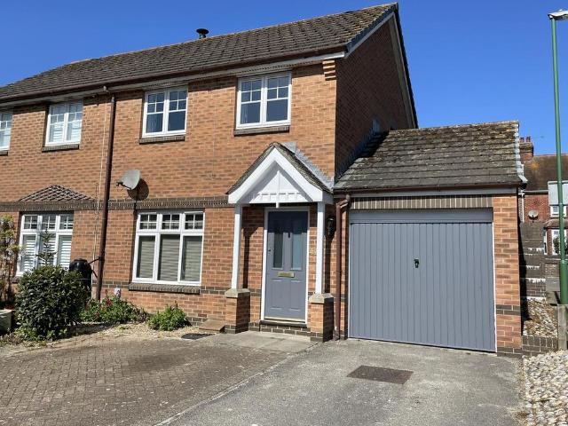 Penfolds Place, West Sussex BN18 3 bed end of terrace house to rent £1,695 pcm £391 pw