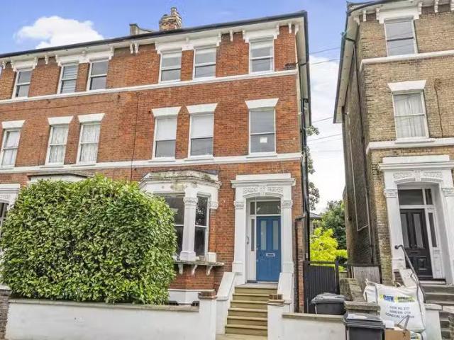 Penford Street, Camberwell SE5 3 bed flat for sale £595,000