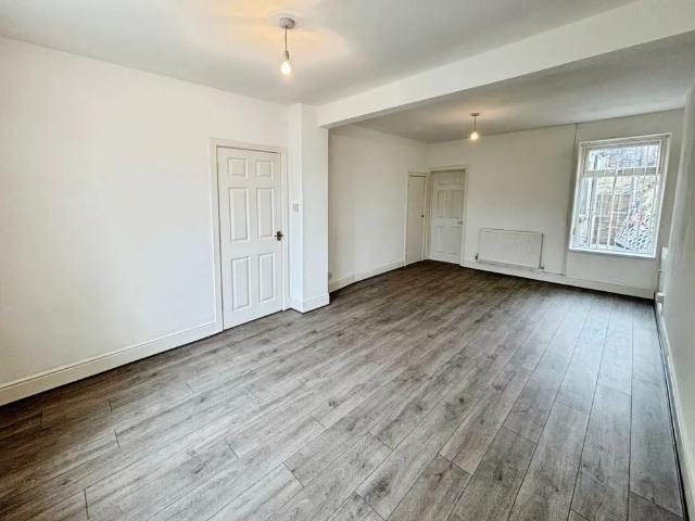 Pengam Road