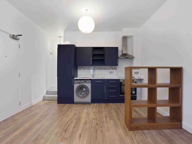 Penge Road, London SE25, 1 bed flat to rent, £1,350 pcm | PrimeLocation