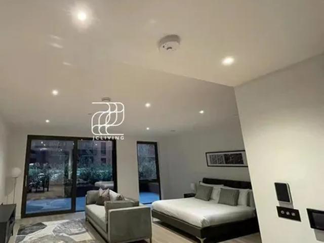 Penguin Random House, 1 Viaduct Gardens, Nine Elms, London, SW11 7BW, United Kingdom | Studio apartment for rent #140800665 | Rentberry