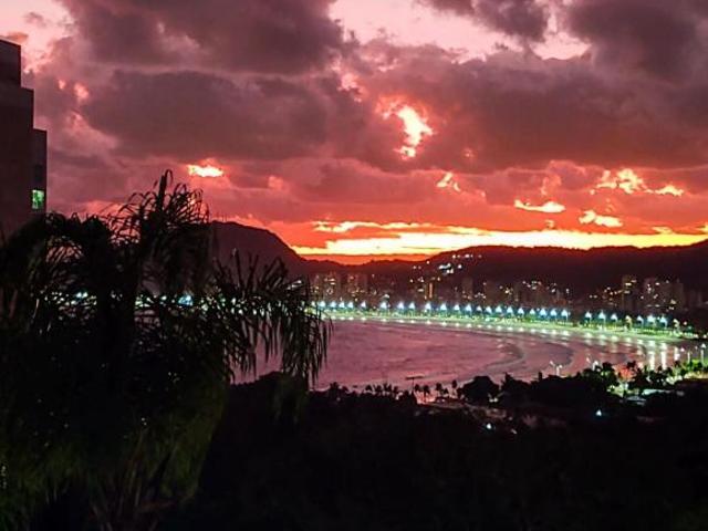 Penhasco das Tartarugas, apartamento decorado A VENDA no Guarujá