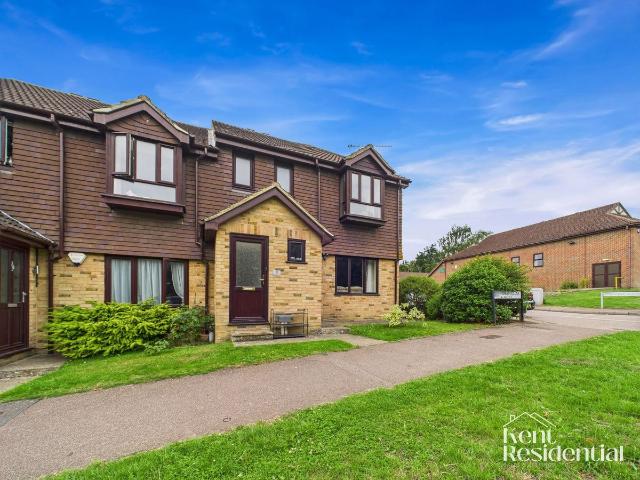 Penhurst Close, Weavering ME14, 2 bed flat to rent, £1,275 pcm | PrimeLocation