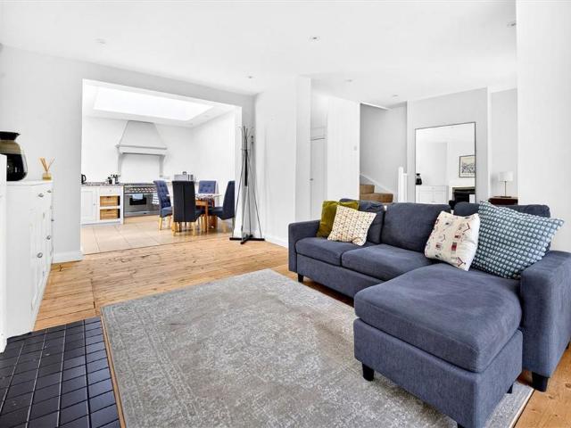 Penhurst Place, London SE1 2 bed terraced house to rent £3,250 pcm £750 pw