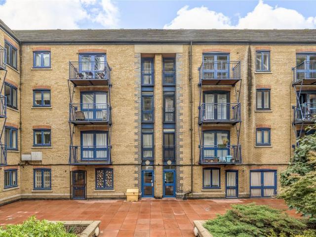 Peninsula Court, 121 East Ferry Road. 2 bed flat to rent £2,400 pcm £554 pw