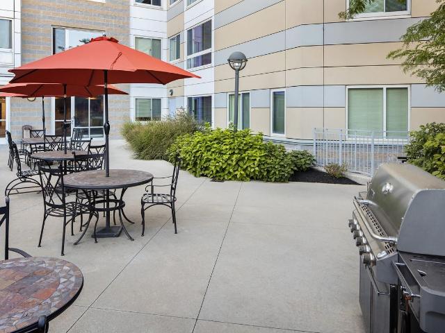 Peninsula Apartments 1 Bedroom Apartment for Rent at 401 Mount Vernon St, Boston, MA 02125 Columbia Point