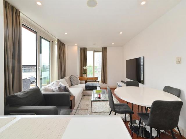 Peninsula Apartments, London, W2 2 bed apartment to rent £5,000 pcm £1,154 pw