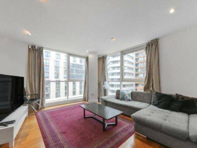 Peninsula Apartments, Paddington W2 3 bed apartment to rent £4,000 pcm £923 pw