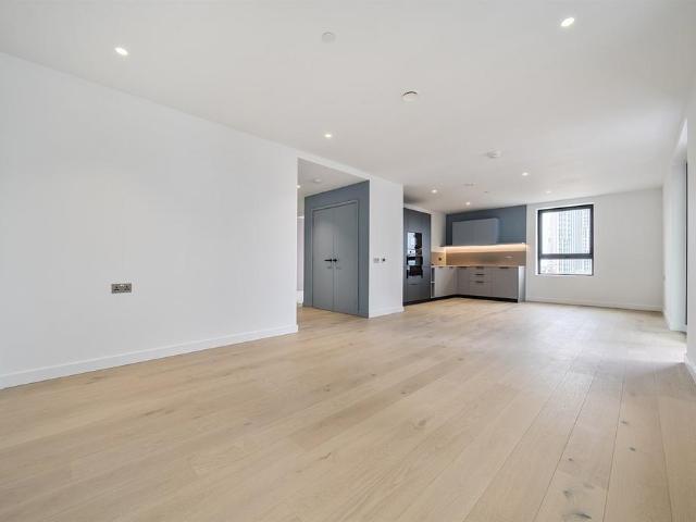 Peninsula Gardens, Chandlers Avenue. 1 bed apartment to rent £2,500 pcm £577 pw