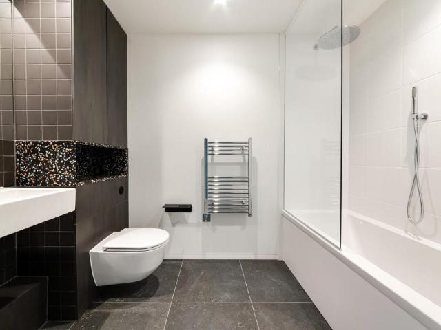Peninsula Gardens, Greenwich. Studio to rent £2,002 pcm £462 pw