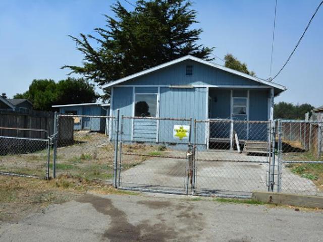 Peninsula Dr