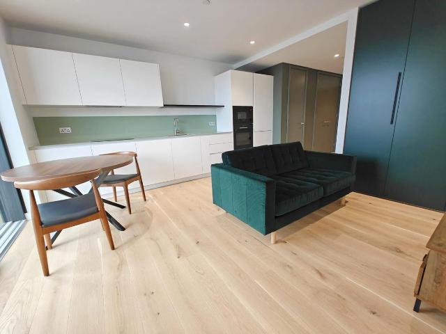 Peninsula Square, Greenwich, London SE10, 1 bed flat to rent, £1,950 pcm | PrimeLocation
