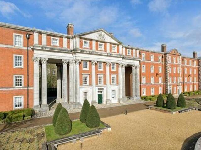 Peninsula Square, Winchester, 2 Bedroom Penthouse