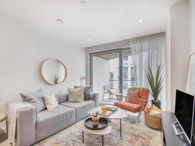 Peninsula Riverfront, Cutter Lane, 1 Bedroom Flat